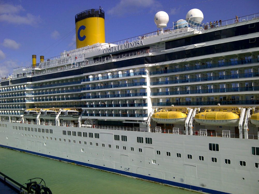 Costa-Luminosa-arrives-in-Antigua3.jpeg - Wansbrough's Cruise Blog